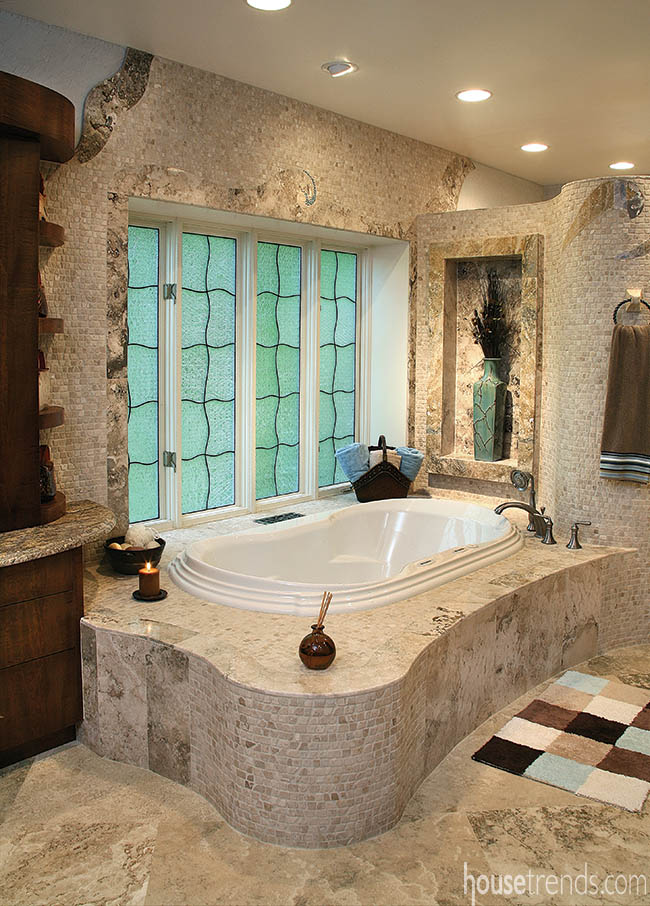 It's curves ahead for this custom master bath